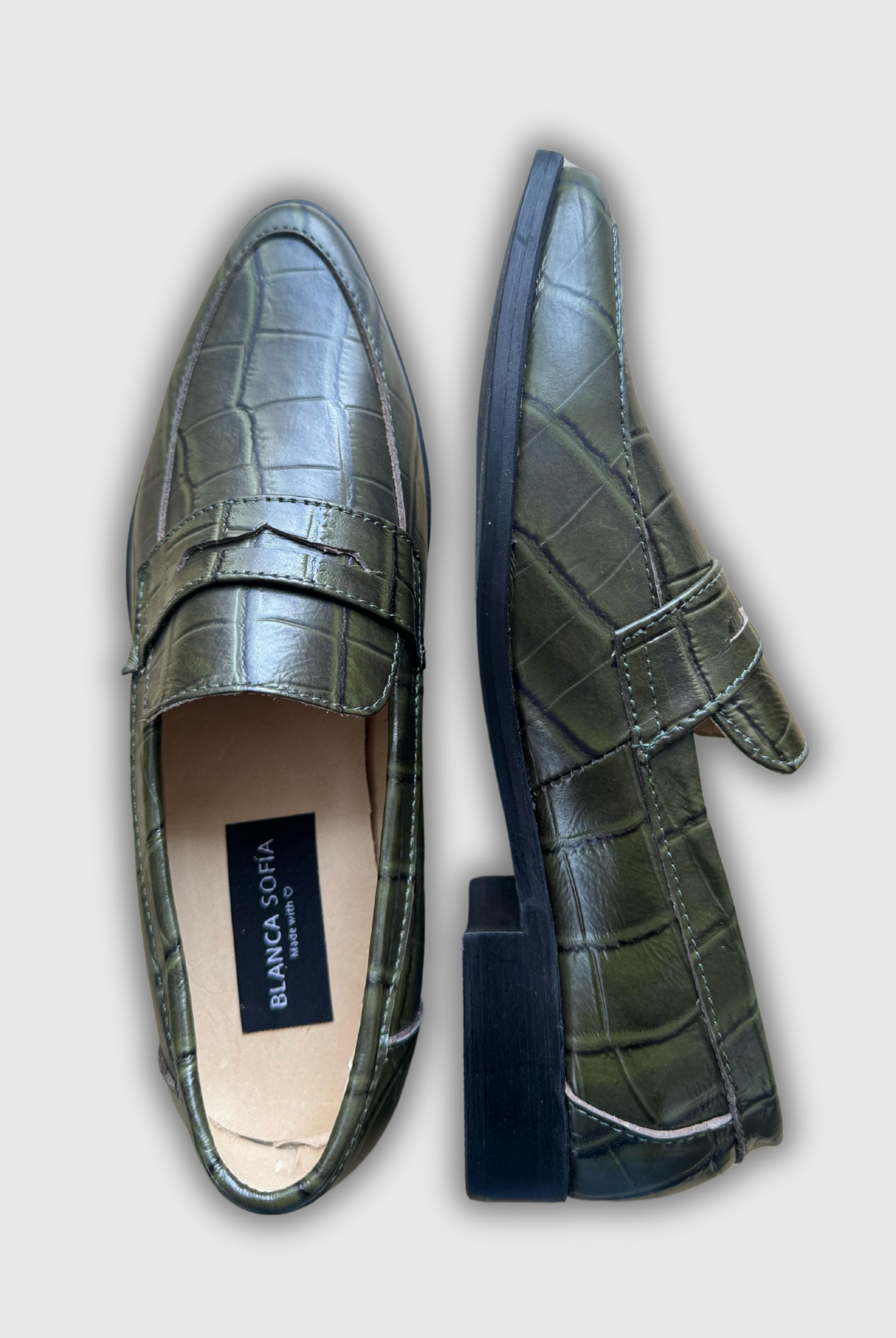 Mocasín Maia Croco Olive / Cuero – Blanca Sofia